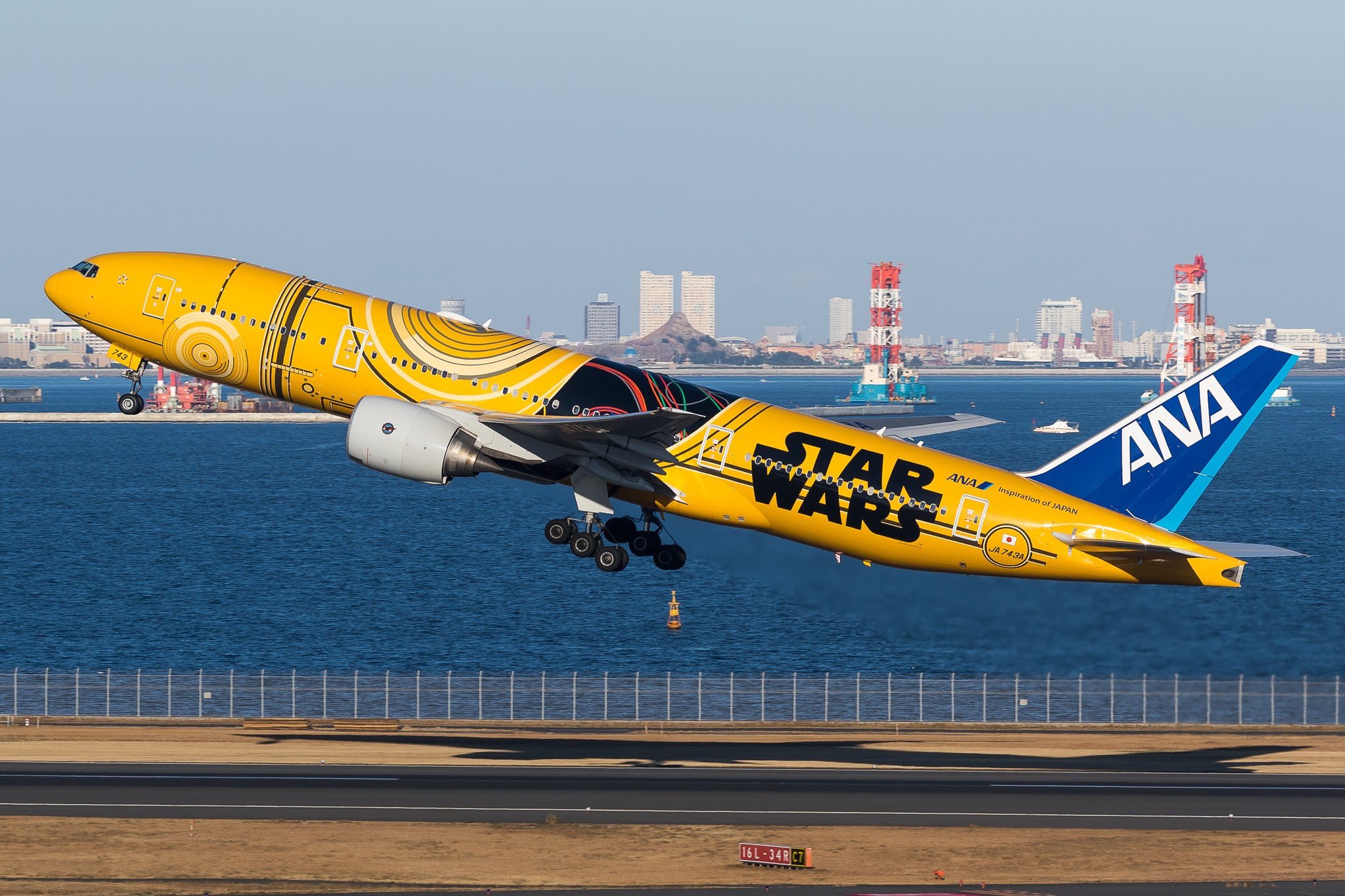 Star Wars nos céus: ANA opera voo final do icônico Boeing 777 “C-3PO ...