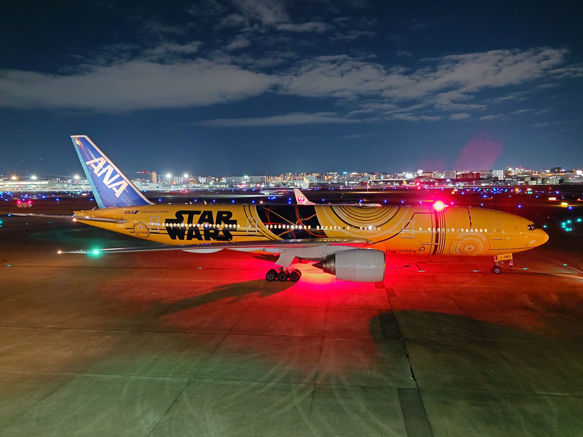 Star Wars nos céus: ANA opera voo final do icônico Boeing 777 “C-3PO ...