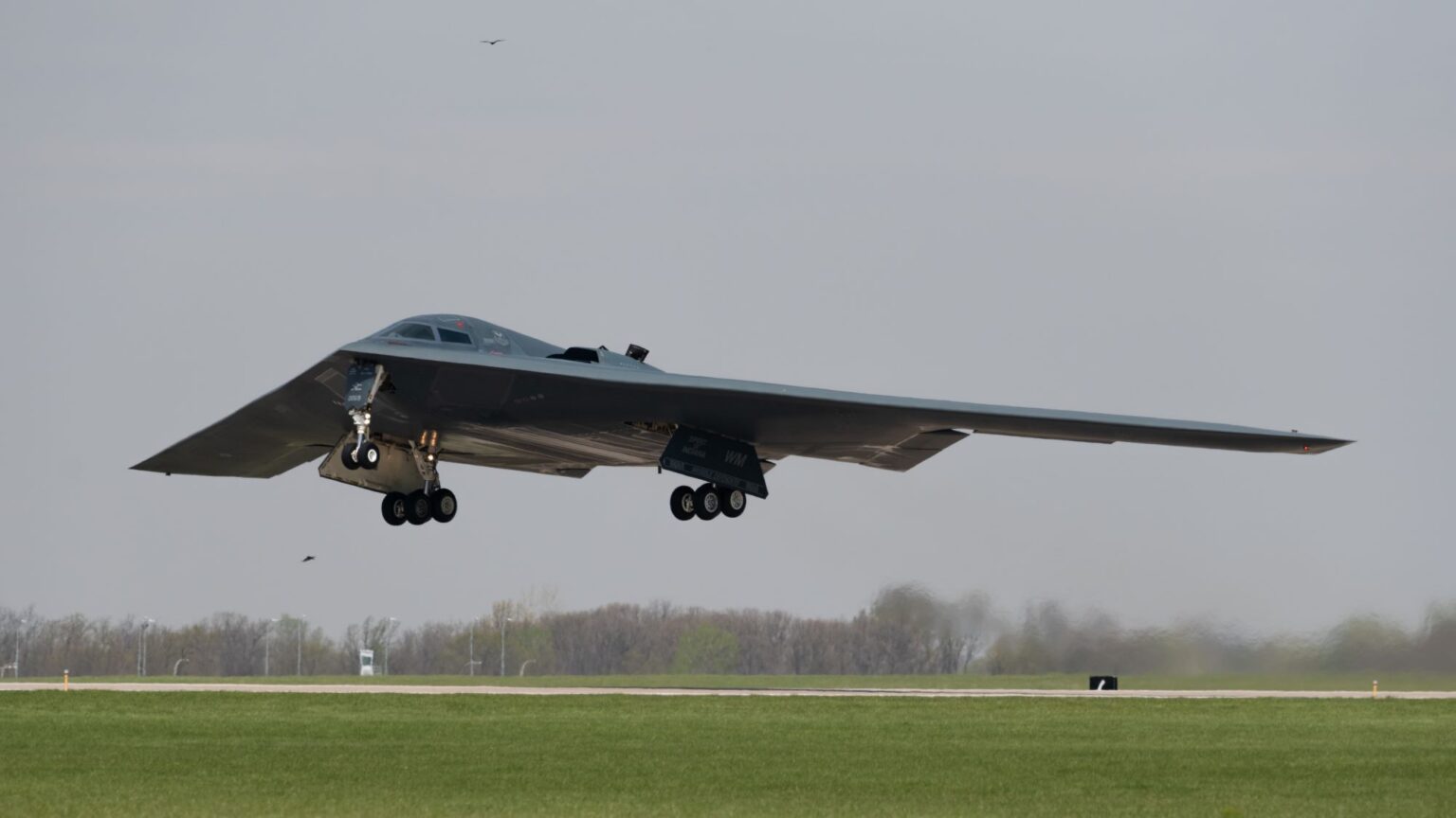 B-2 Spirit recebe nova suíte de comunicações e realiza primeiro voo com ...