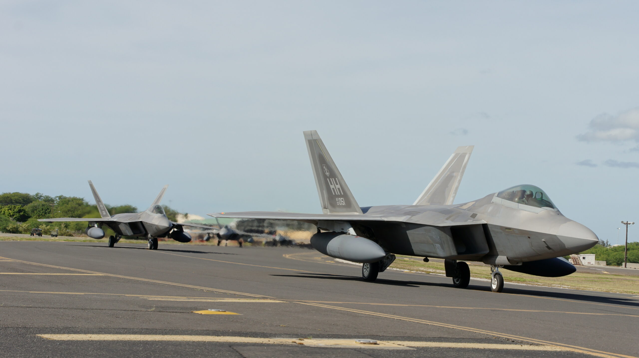 USAF começa a testar novos pods com IRST e tanques externos furtivos no ...